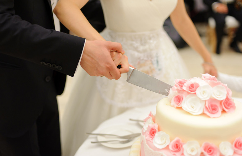 15 Worst Wedding Cake Disasters